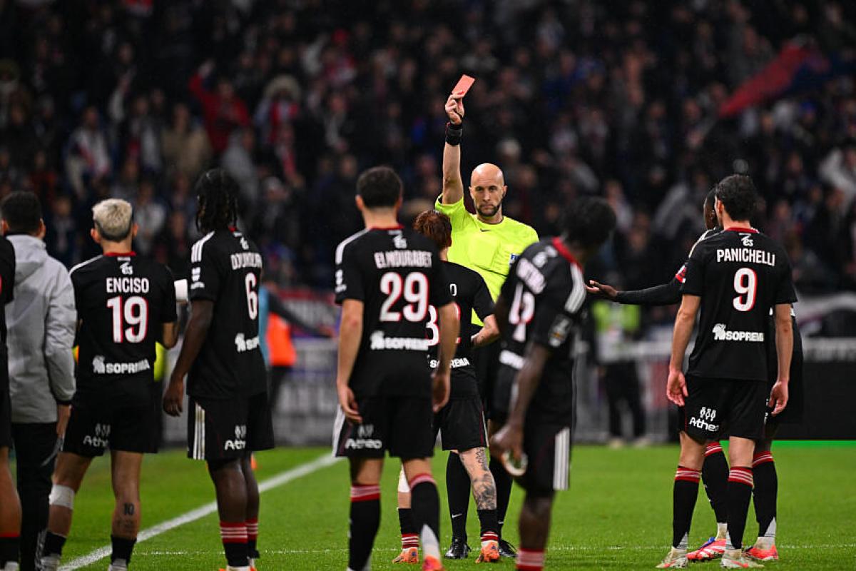 Ligue 1 - La direction de l'arbitrage confirme le carton rouge donné ...